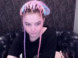 aria-moon (aria-moon) Cam Model Pictures - Camsoda